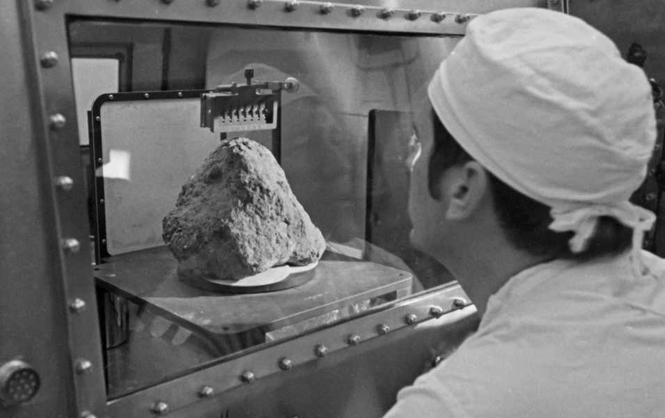 Lunar meteorite shows rare triple impact across three worlds