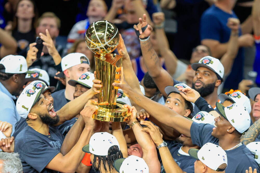 Liga NBA - drużyna Sochana z tytułem, Knicks czekali na triumf 53 lata