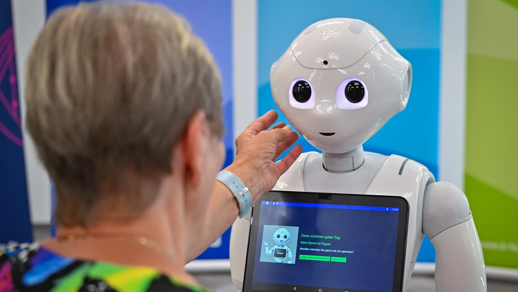 Robots learn to read emotions with vision language models