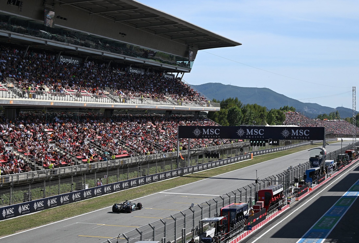 "At least a two-stop": George Russell and Lewis Hamilton expect ...