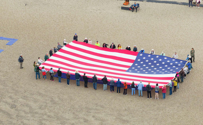 Banner of bodies on SF.'s Ocean Beach sends Trump a pointed birthday ...