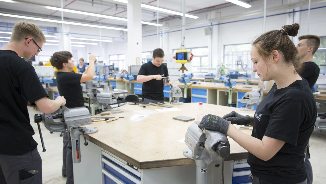 15 high-paying jobs requiring no prior experience