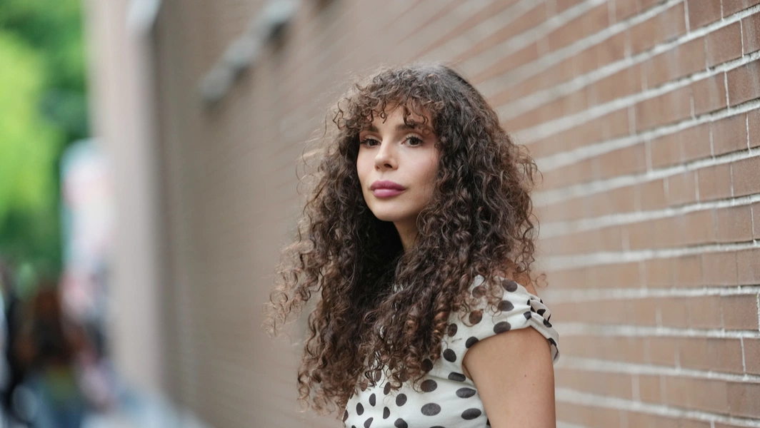 How to recreate Carrie Bradshaw’s signature curls