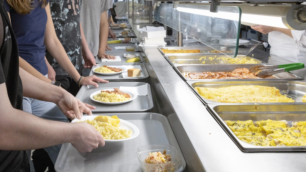 7 decades of school lunch costs and menus