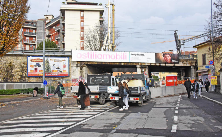 All’ombra del ponte. Cittadini assediati dai lavori: "Ci sentiamo ...