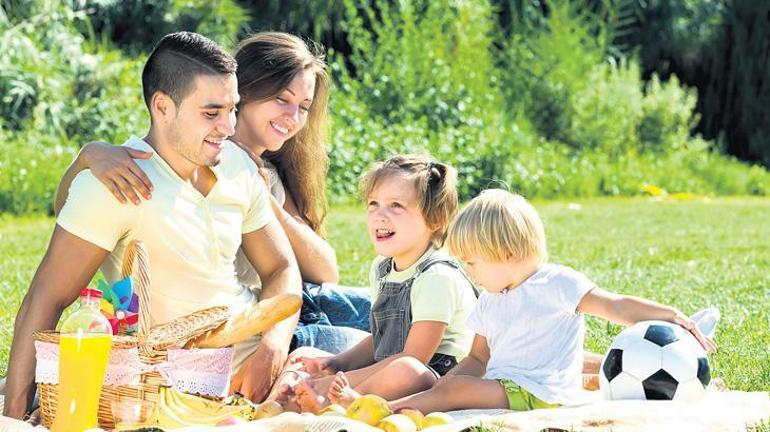 Piknik sepetindeki mutluluk