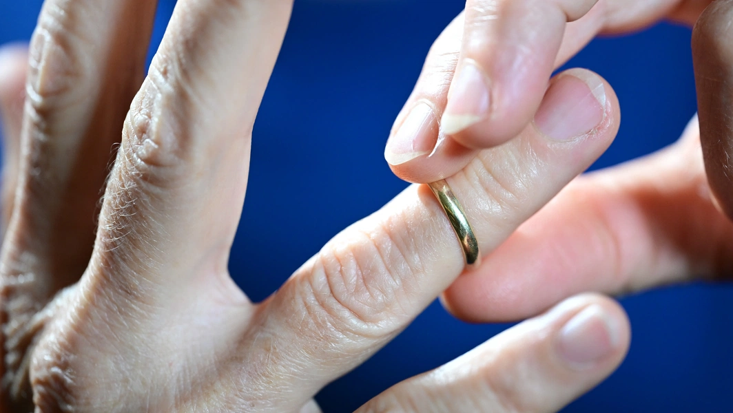 9 subtle signs a marriage is breaking down