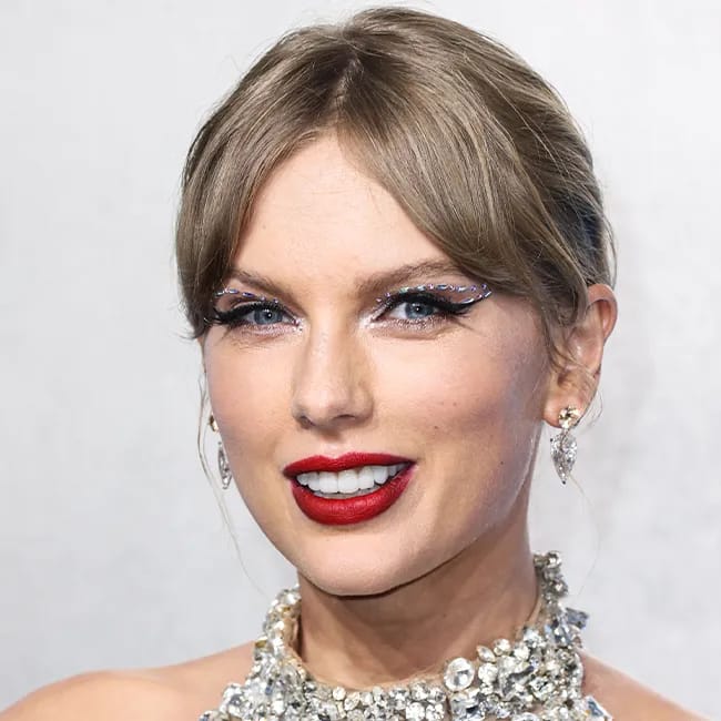 Taylor Swift has a spray tan mishap at the 'Toy Story 5' premiere