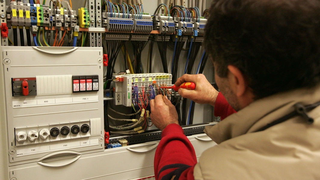 7 electrical panel hazards and safety risks