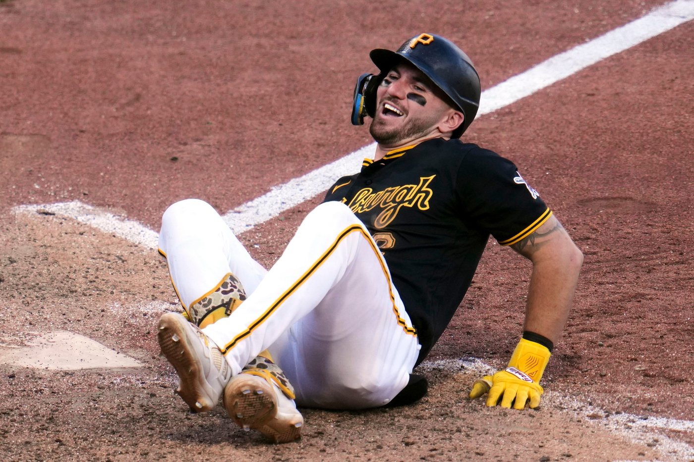 Spencer Horwitz hit by pitch with the bases loaded to lift the Pirates ...