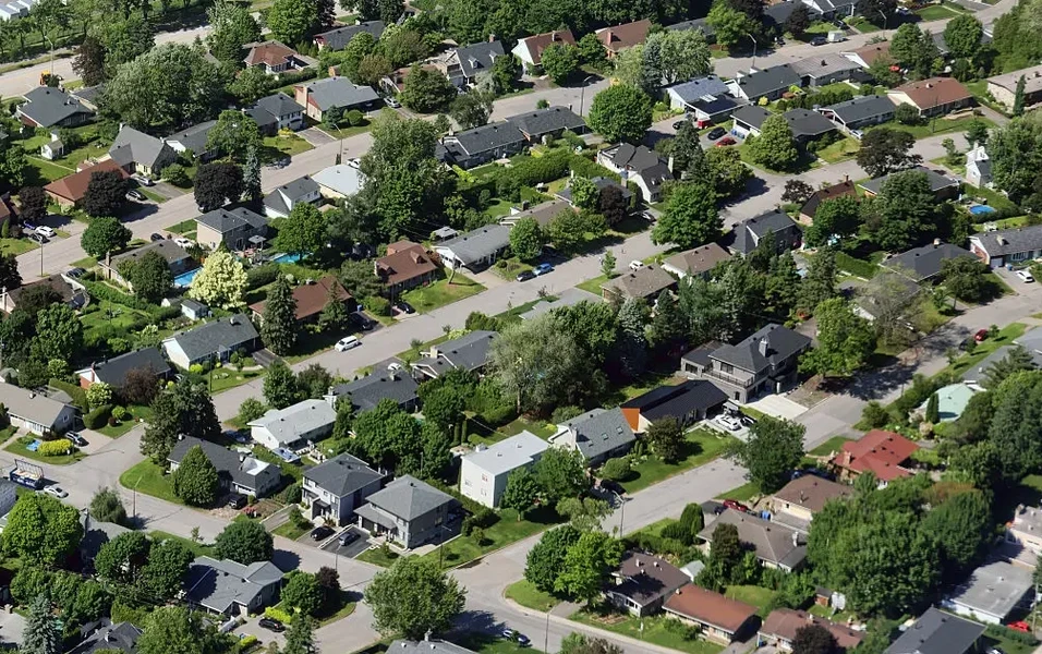 Canadian parents eye early home buys for kids amid market fears