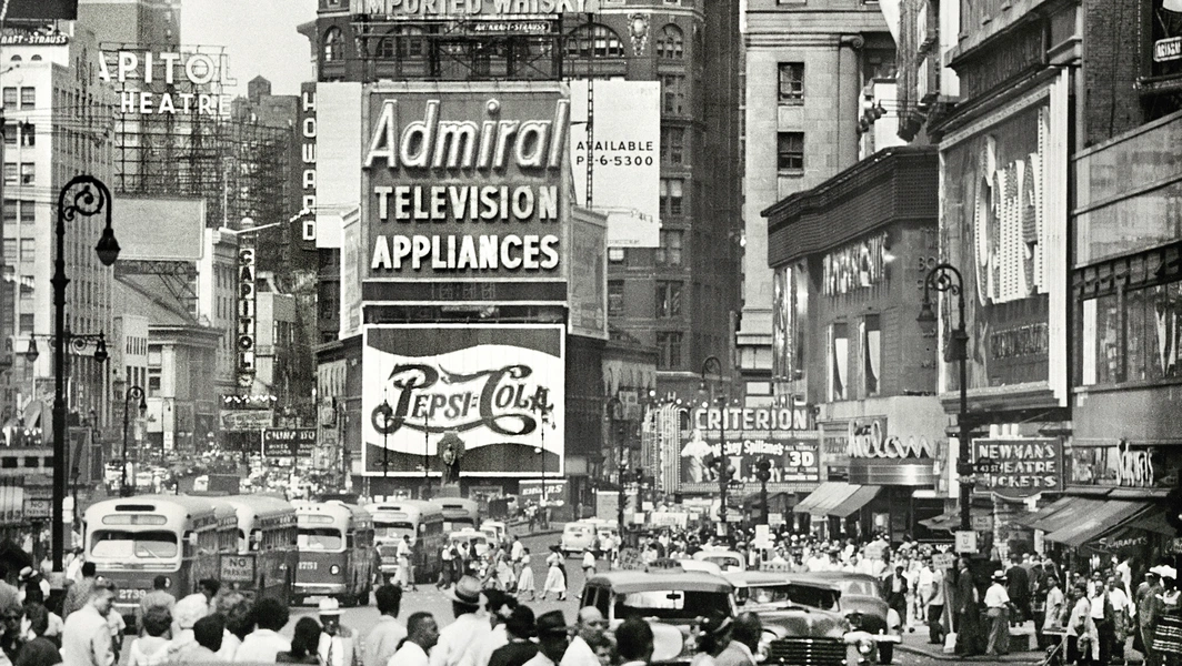 17 snapshots of 1950s American life