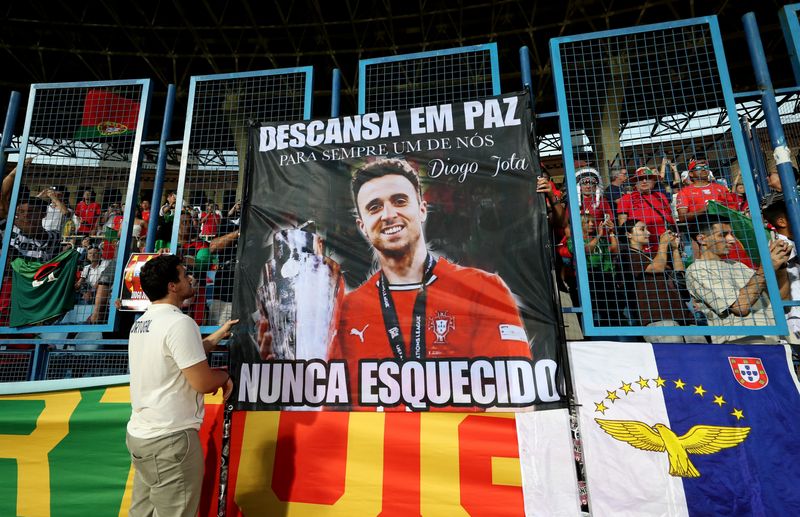 Soccer-Portugal to honour Jota with special wristbands at World Cup