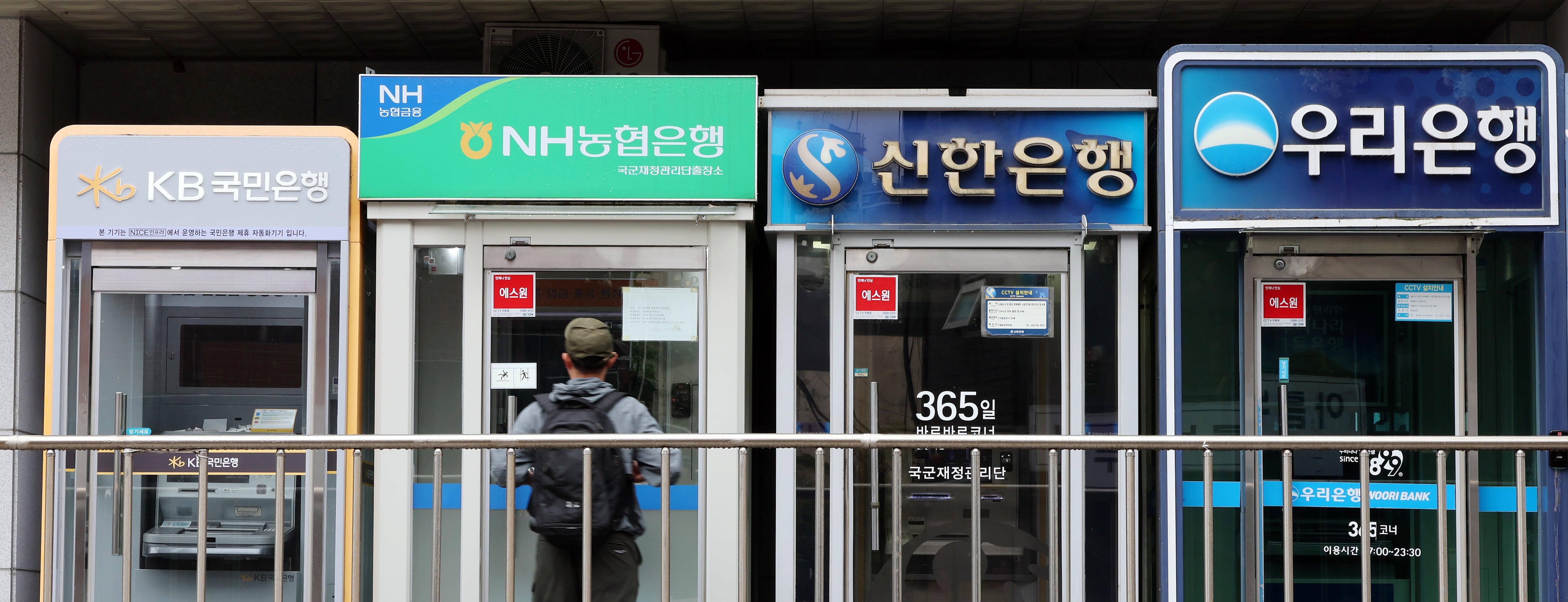Major banks' term deposit rates re-enter 3% range