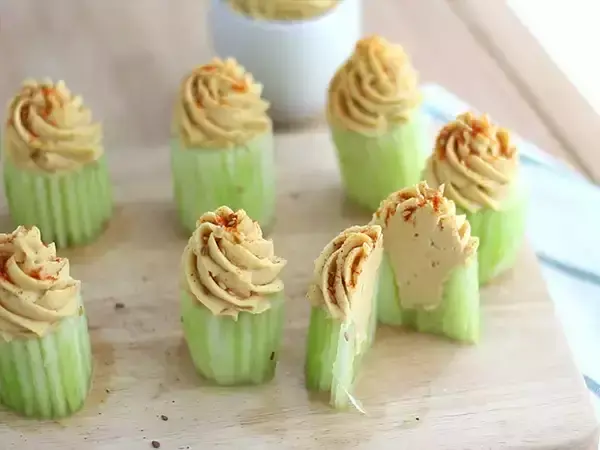 Cupcakes with cucumber and hummus - video recipe!