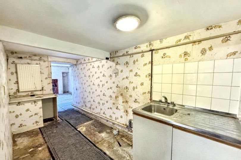 £15,000 five-bed house in Wales where half the rooms are hidden underground