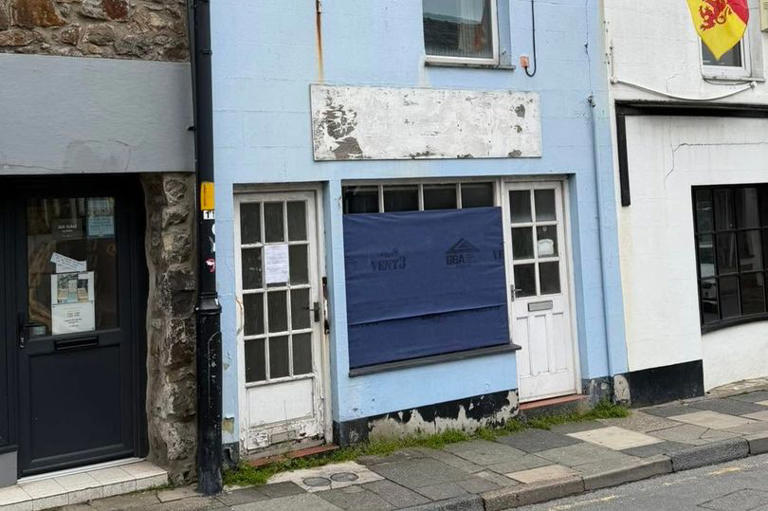 People struck by desolation at Gwynedd seaside town 'dying on its feet'