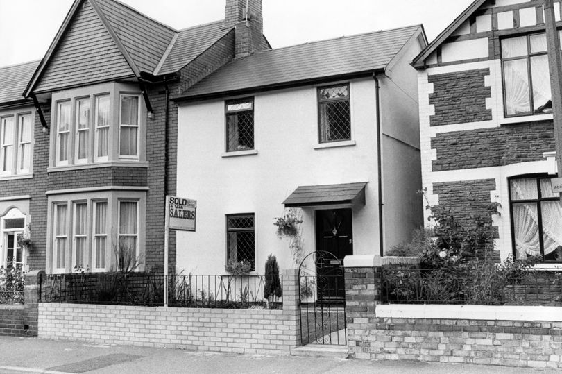 Normal looking house people walk past every day has an insane 300-year ...