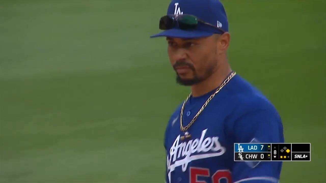 Moment: Betts botches Yamamoto's perfect game