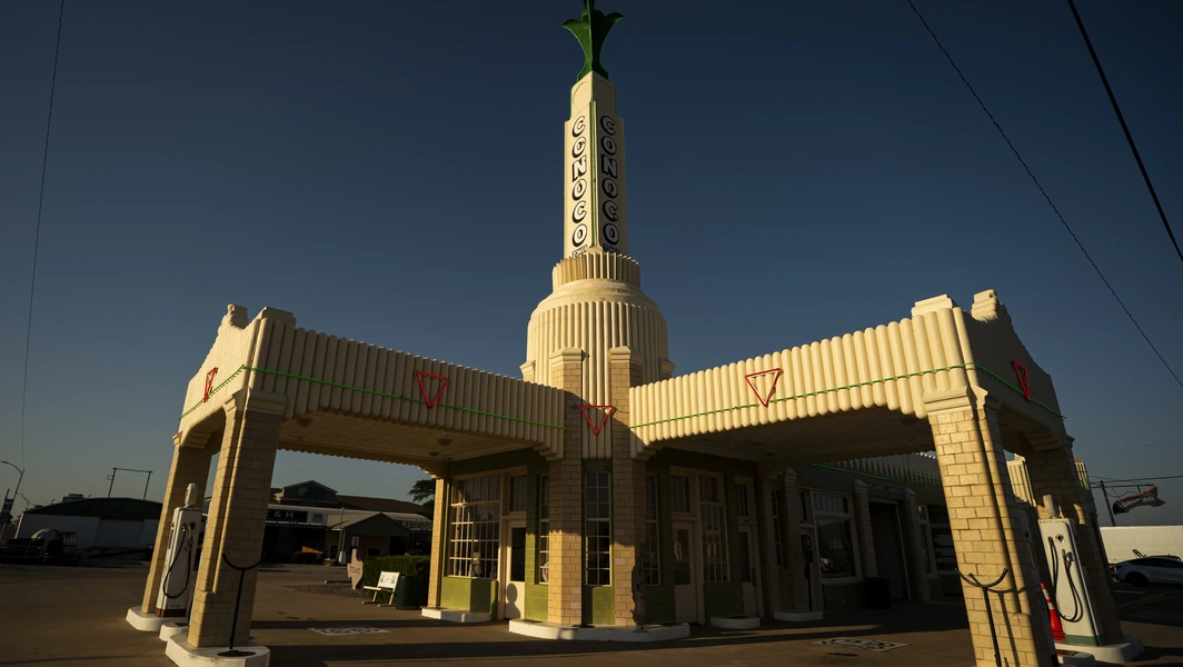 15 iconic and forgotten roadside attractions