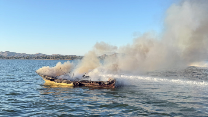 3 injured after boat catches fire in middle of Lake Elsinore, Riverside ...