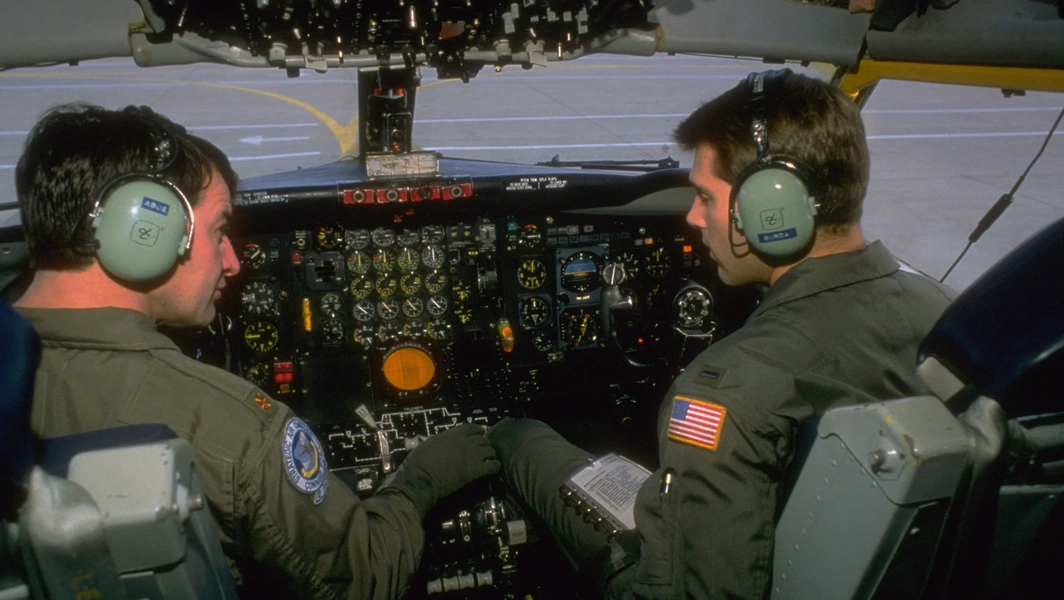 US Navy pilot pay now rivals regional airline salaries