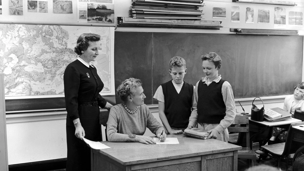 Life in 1950s American high schools