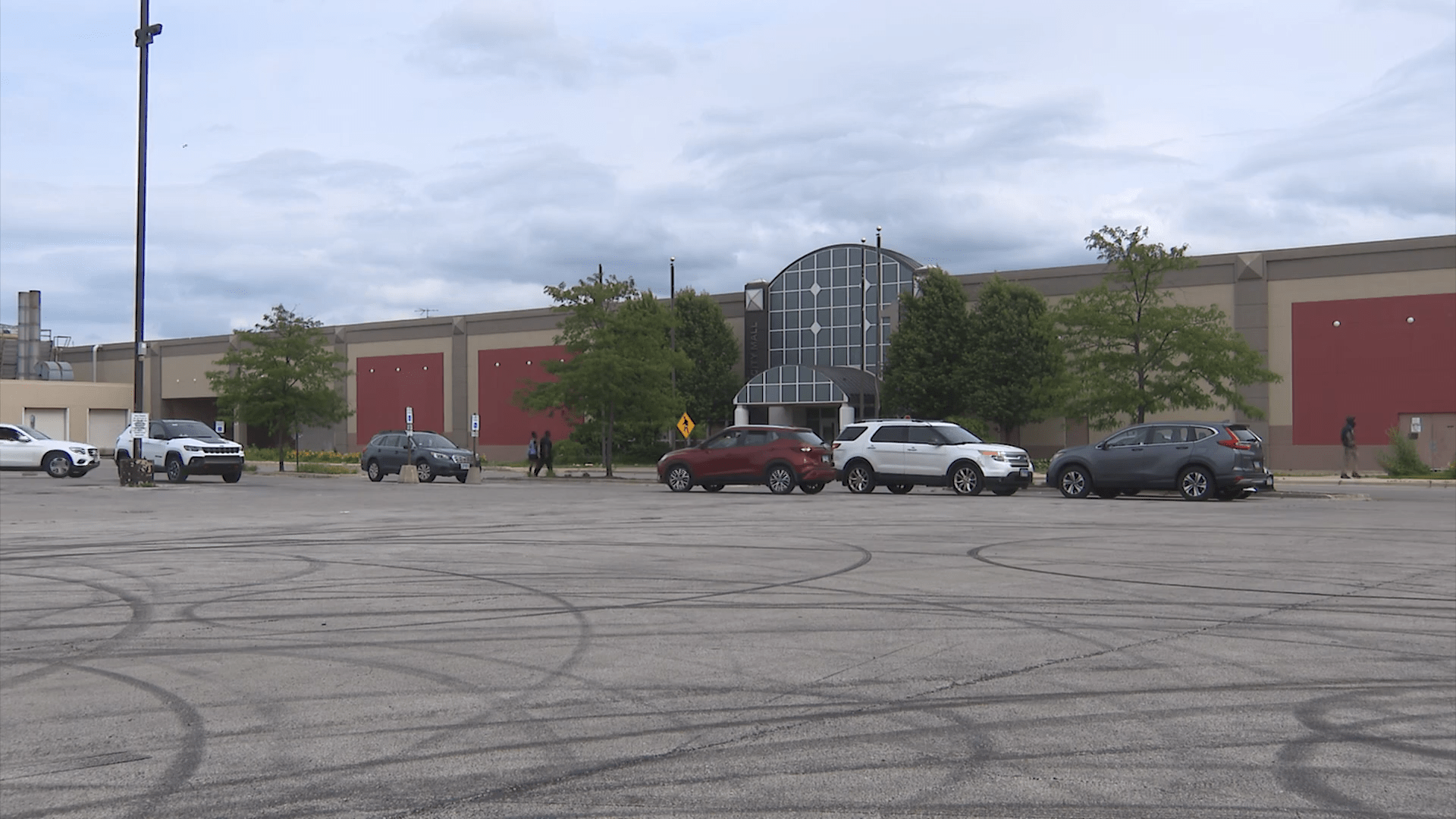Alderman concerned about safety outside Ford City Mall after man shot ...