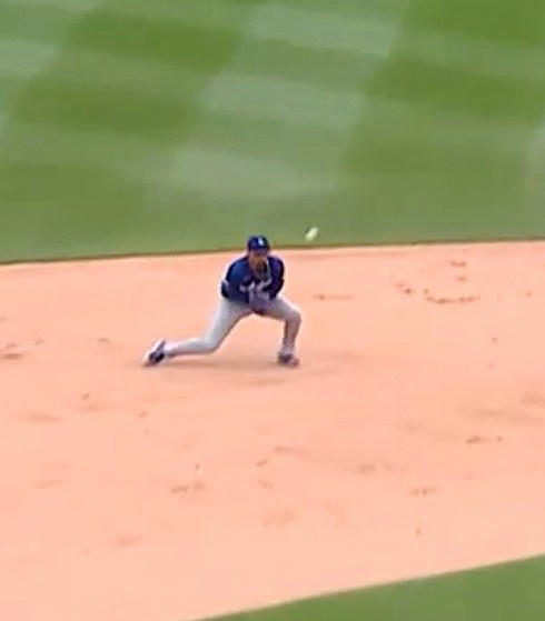 Mookie Betts owns up to error that ended Yoshinobu Yamamoto’s perfect ...
