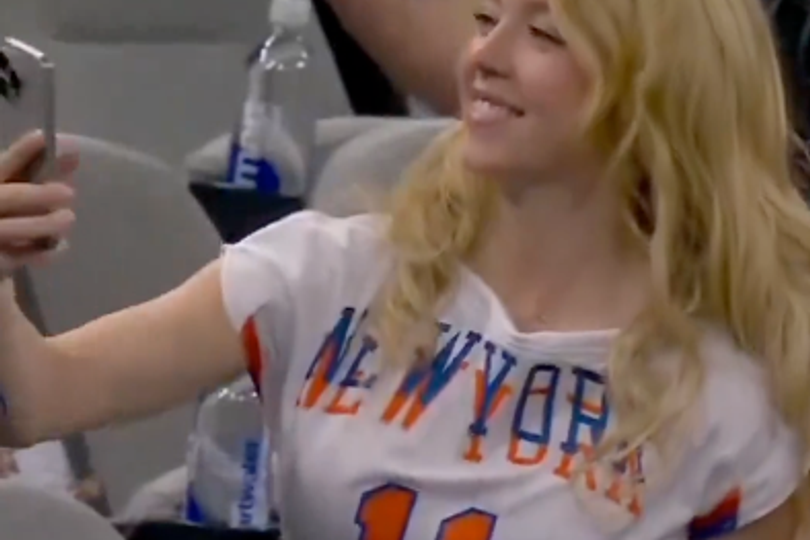 Sydney Sweeney mocked as she suffers wardrobe malfunction at Knicks vs ...