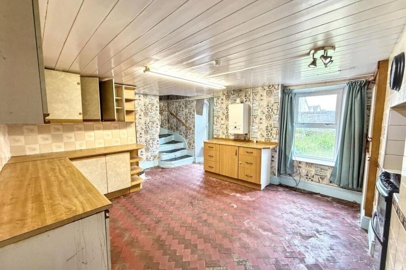 £15,000 five-bed house in Wales where half the rooms are hidden underground
