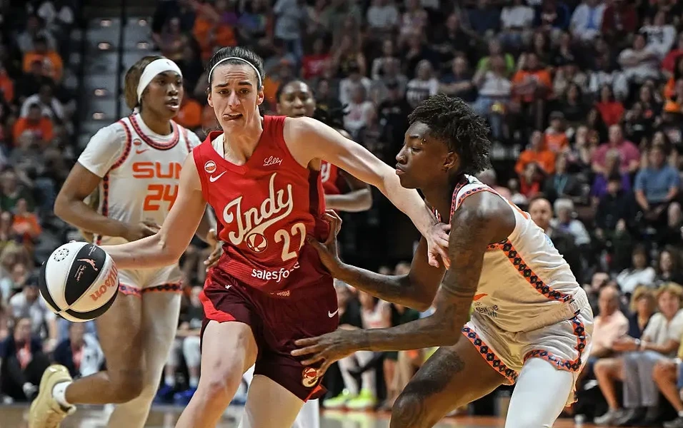 Clark's hot shooting fuels Fever's third straight win