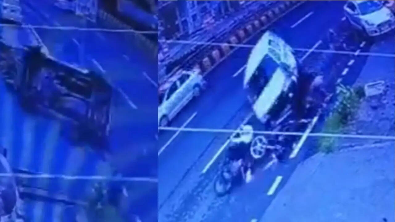 Watch: Speeding minivan crashes into two-wheelers, overturns in ...