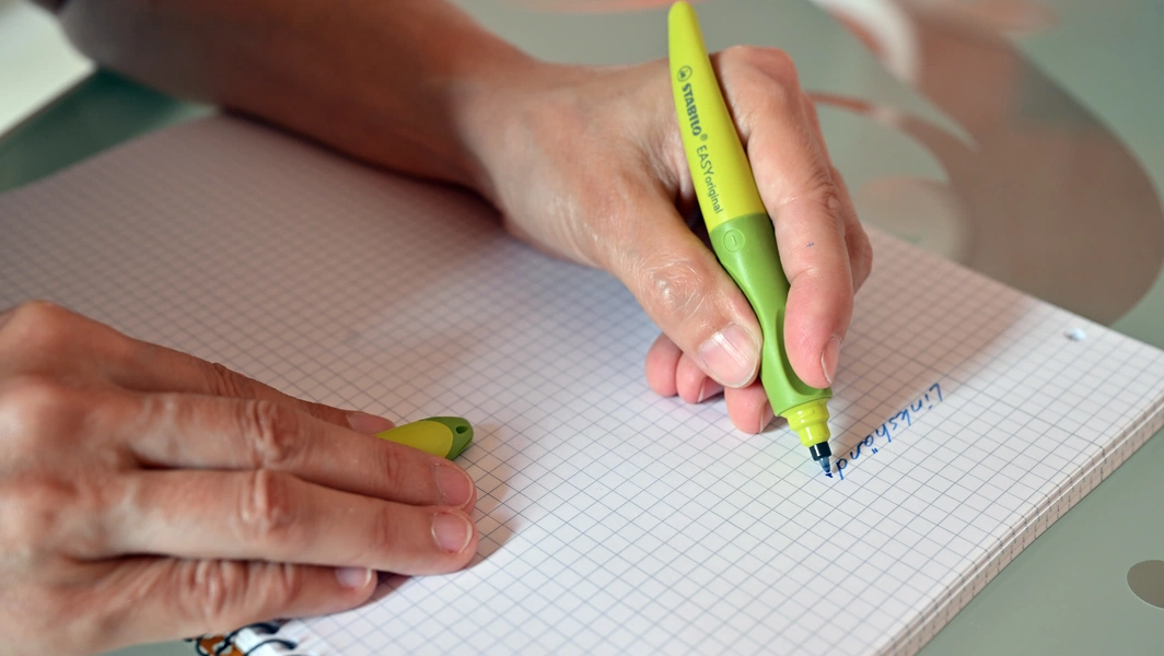 9 fascinating insights about left-handed people