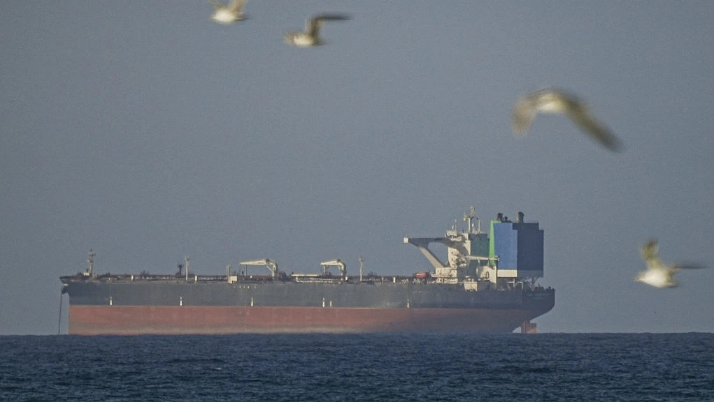 Gulf oil flows rise but dispute over scale persists