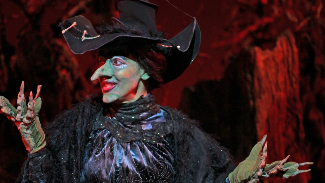 6 terrifying villains from children’s films
