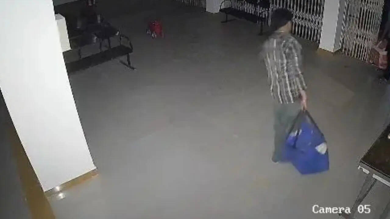 200 students hit as ex-staff 'walk away' with LC, papers in Ahmedabad
