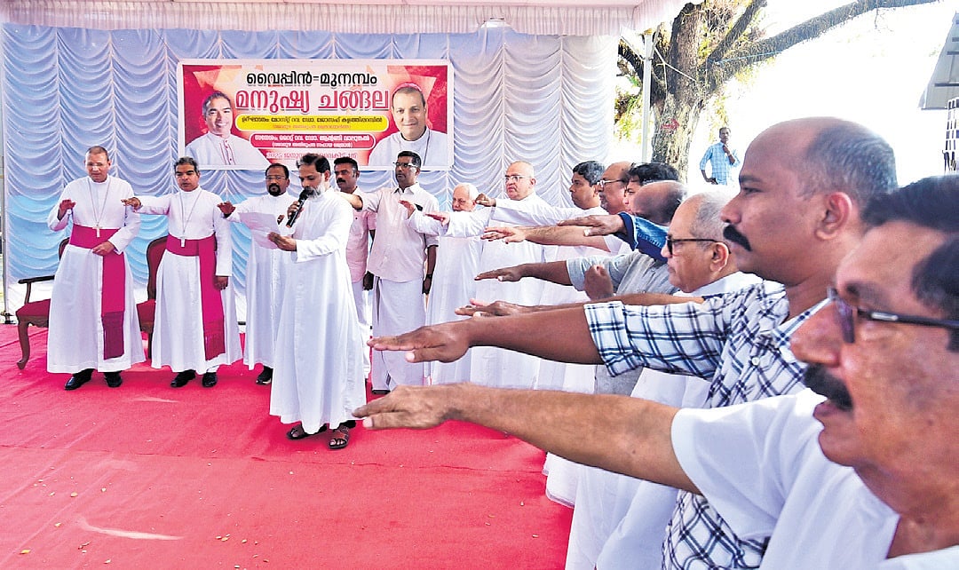 Centre issues notice to Kerala Waqf Board over disputed Munambam land