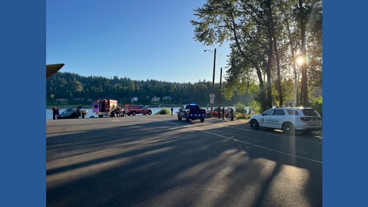 Teenager dies after falling off jet ski at Meldrum Bar Park in Gladstone