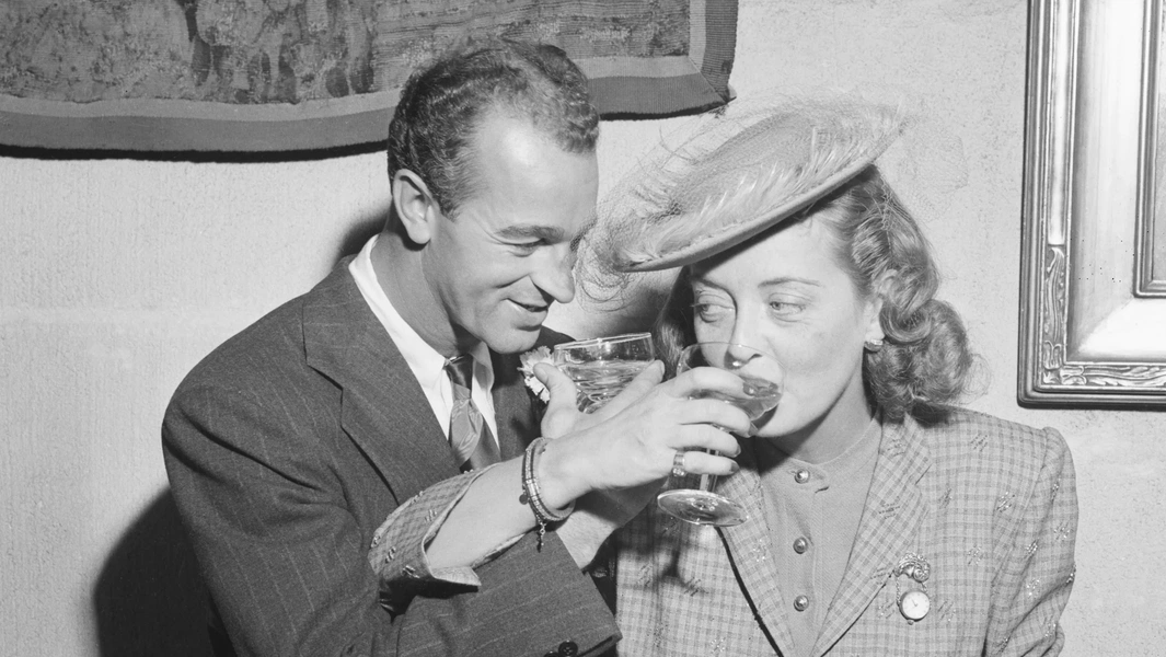 6 marriages and romances of Bette Davis