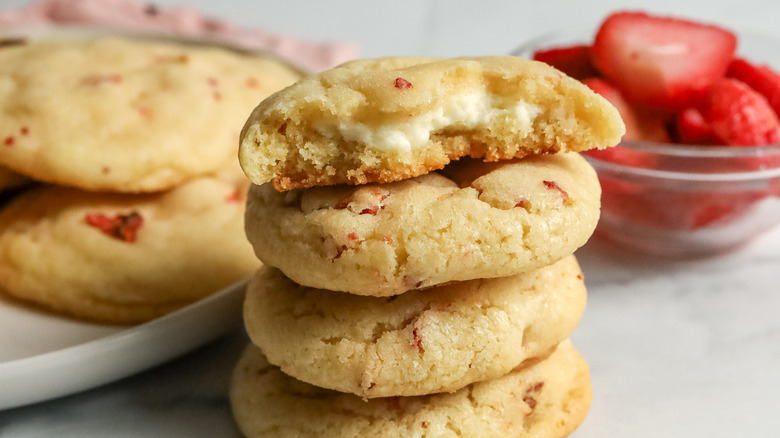 Strawberry cheesecake cookies recipe