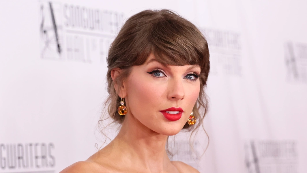 Taylor Swift's fashion and music at Toy Story 5