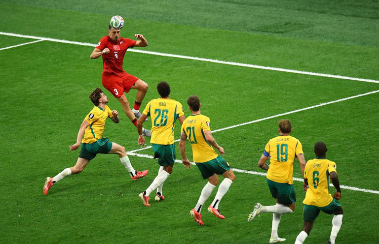 Australia se impone por 2-0 y amarga el regreso de Turquía a un Mundial