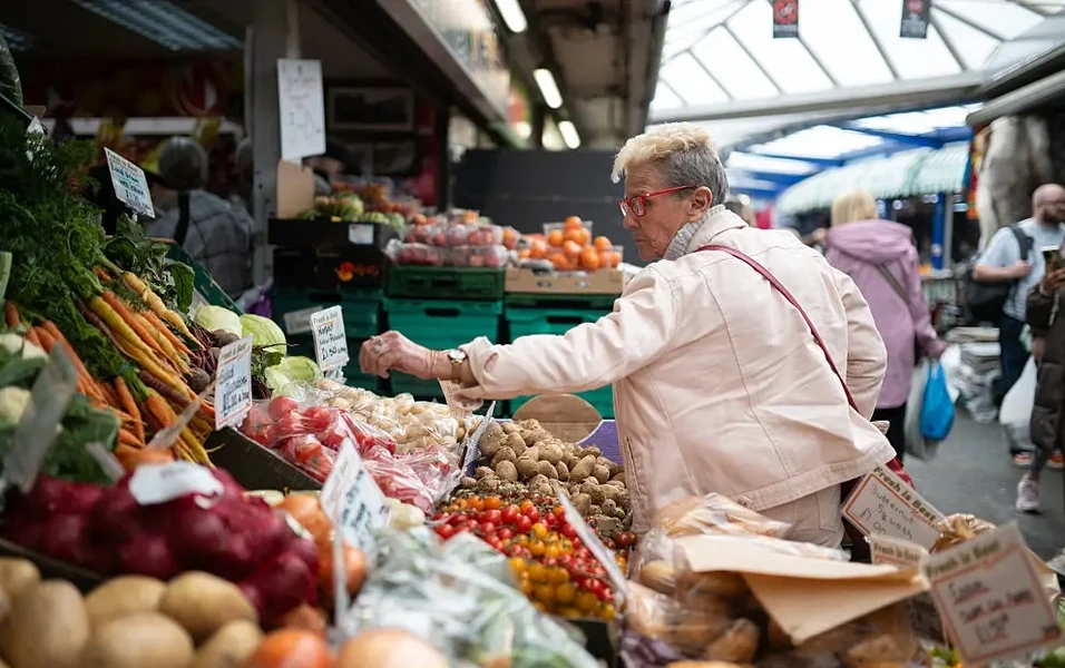 Expat praises UK friendliness but slams roads and food costs