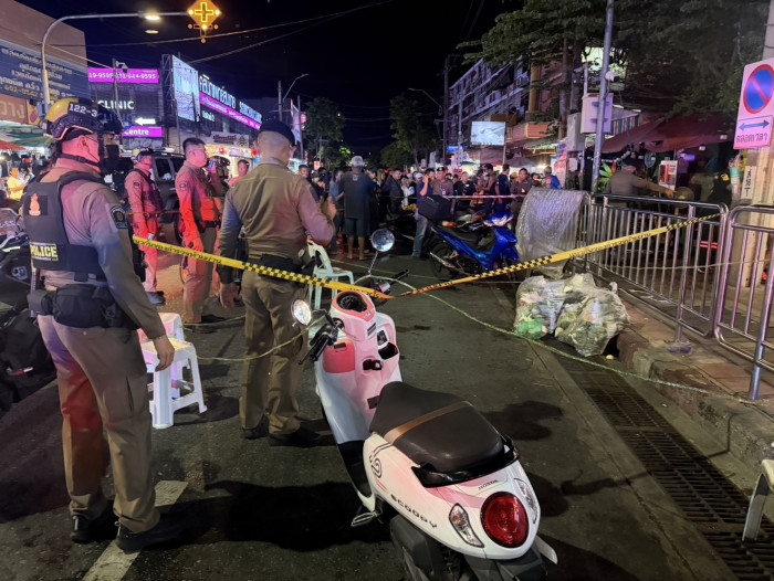 Policeman kills taxi motorcyclist, wounds 2 others in dispute over fare