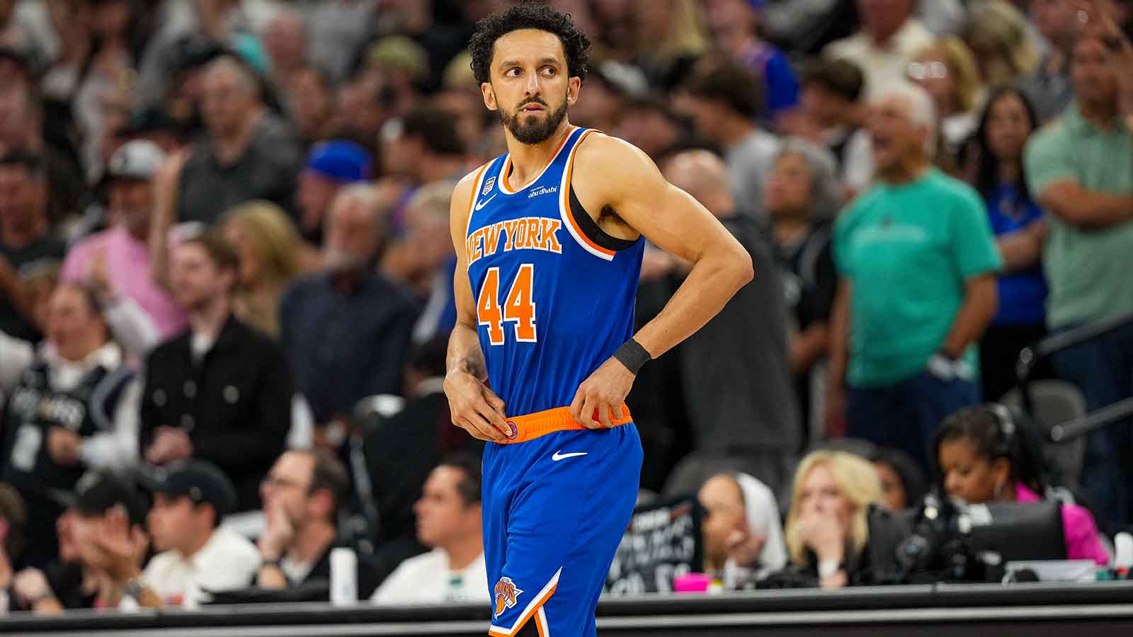 Landry Shamet heads to Knicks locker room with apparent Game 5 injury