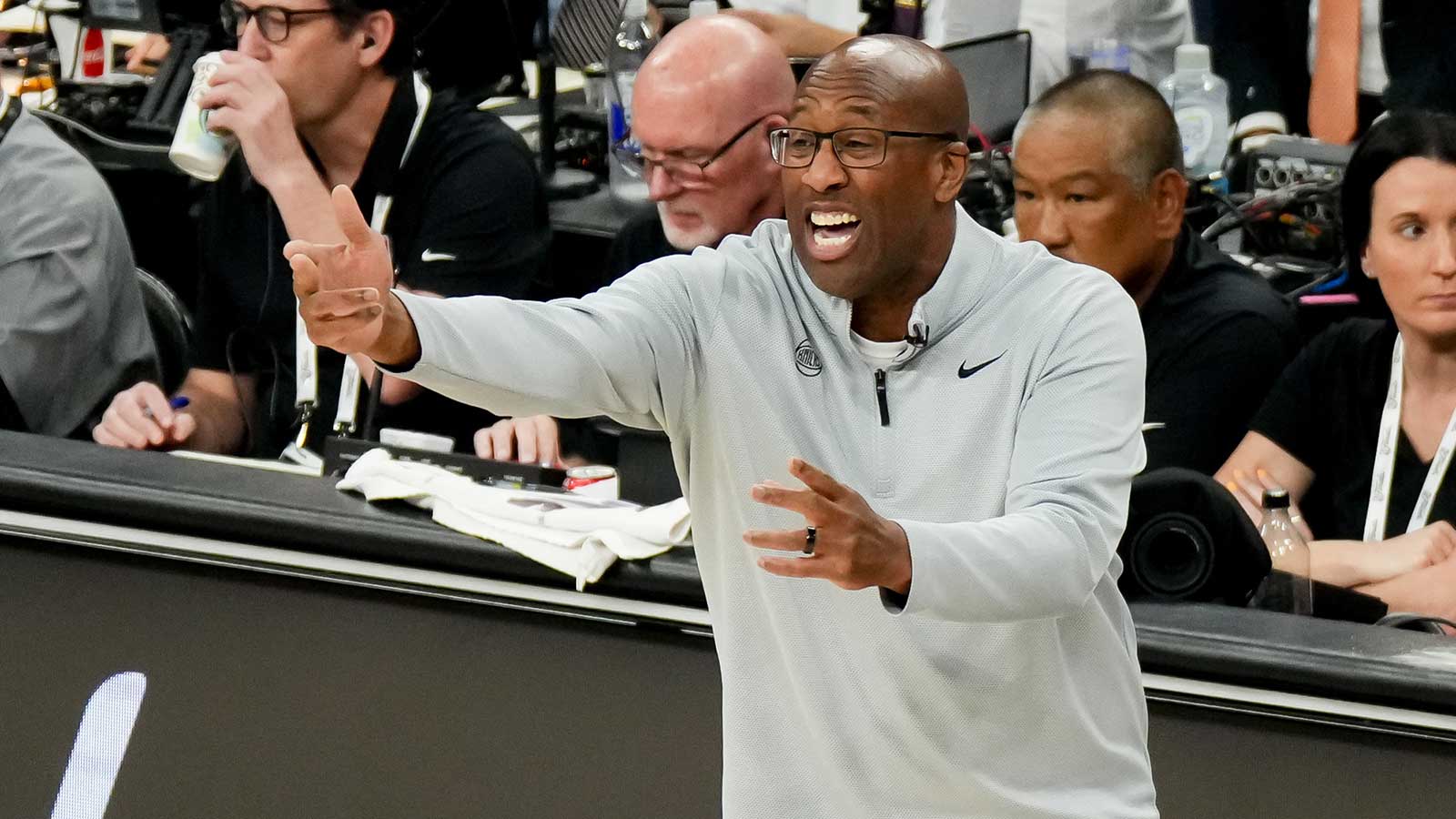 Knicks’ Mike Brown breaks out 'Who Let the Dogs Out' after NBA Finals win