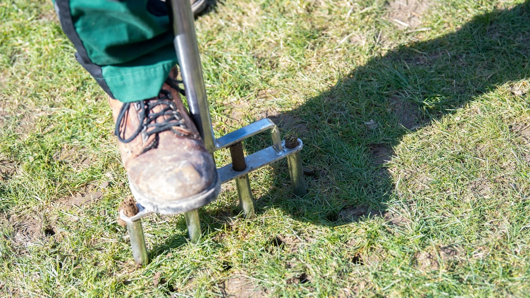 Step-by-step lawn leveling without heavy equipment