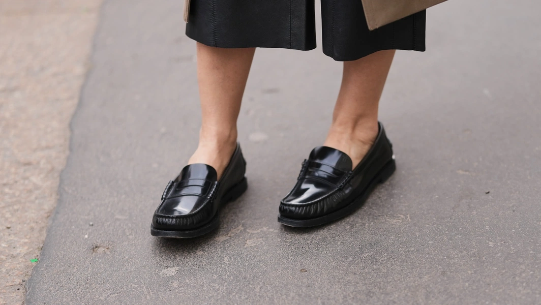 5 stylish black flats for comfort and versatility