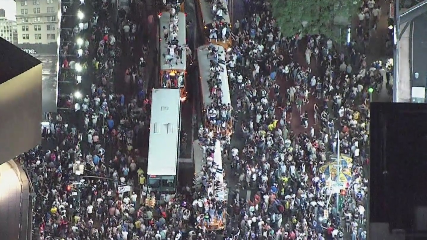 Fans crowd NYC streets after Knicks win championship